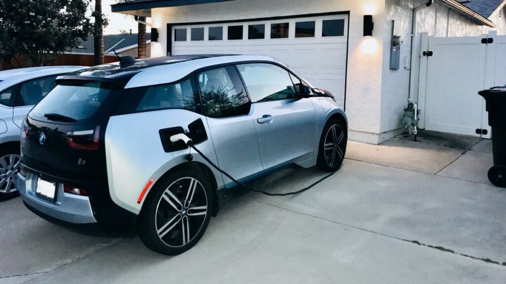 Elektromos autó töltők típusai - otthoni elektromos autó töltés - West ...